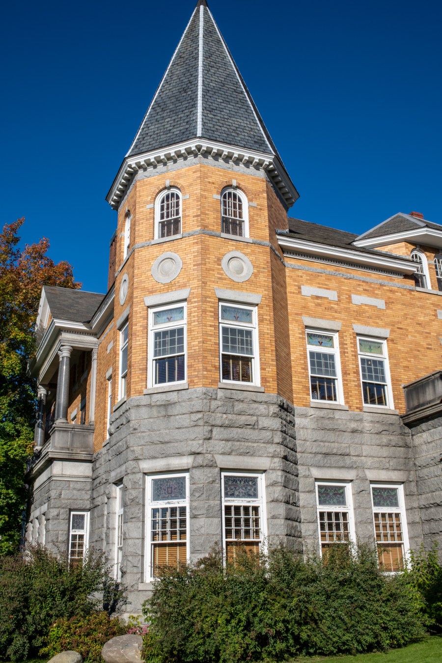 Haskell Free Library and Opera House, Stanstead, OC/ Derby Line, VT ...